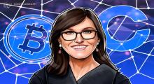 ARK de Cathie Wood vende 135,000 acciones de Coinbase cuando el precio alcanza los USD 90