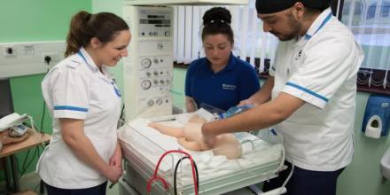 In Großbritannien gehen die Bewerbungen für Pflegekräfte trotz Engpässen im NHS stark zurück