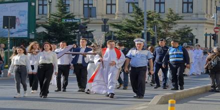 Polizist tötet bewaffneten Schwarzen in Wohnung