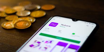 Nubank, banco digital en América Latina, suspende operaciones con su token nativo