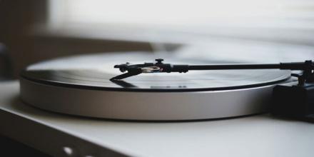 Australian Music Company Vinyl Group Enters Crypto Market with Serenade Acquisition