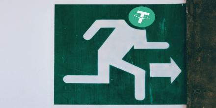 Tether suspenderá su stablecoin EURT en respuesta a la regulación MiCA