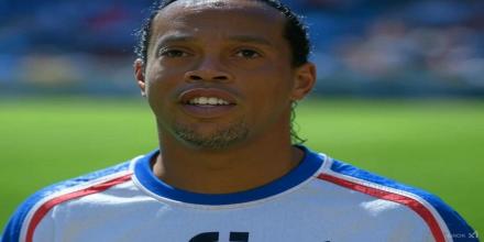 Leyenda del fútbol Ronaldinho lanza su propia criptomoneda: STAR10