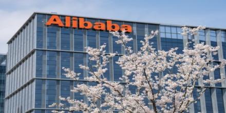 Новая ИИ-модель Alibaba QwQ-32B: меньше параметров, но больше эффективности