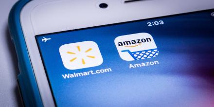 Einzelhandelsriesen Walmart und Amazon erkunden eigene Dollar-Kryptowährung