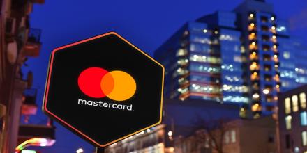 Demirbaş Altcoin Mastercard Ortaklığıyla Yükseliyor: 3 Milyar Kişiye Direkt Kripto Alımı Geliyor!