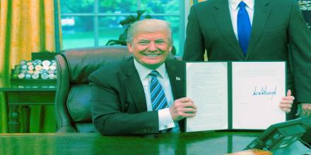Trump firma ordenes para eliminar “sesgo” de la IA, priorizando la innovación sin restricciones