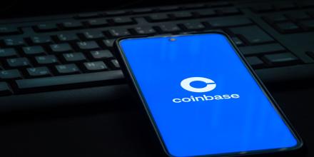 Coinbase’den İki Altcoin Listelemesi Daha: Fiyatlar Farklı Tepki Verdi!