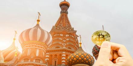 Rusia permite a personas viajar con criptomonedas sin declararlas en aduanas