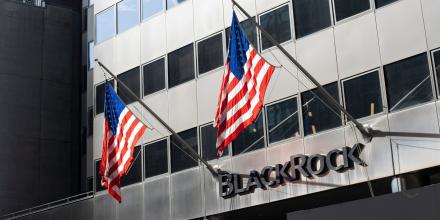 BlackRocks Bitcoin- und Ethereum-ETFs kaufen den Dip mit $1 Milliarde