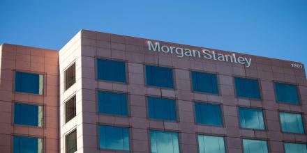 Morgan Stanley establece socios para inaugurar comercio de criptomonedas en 2026