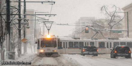 El hashrate de Bitcoin cae y se ralentiza la minería por tormenta invernal en Estados Unidos