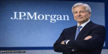 CEO de JPMorgan no cree que ataque a Irán causará inflación y urge reglas bancarias para stablecoins