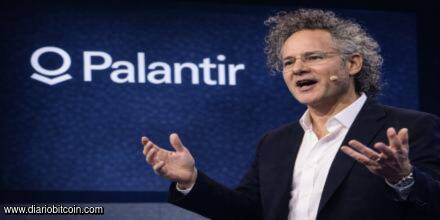 CEO de Palantir, Alex Karp, advierte que la IA golpeará más a mujeres y demócratas